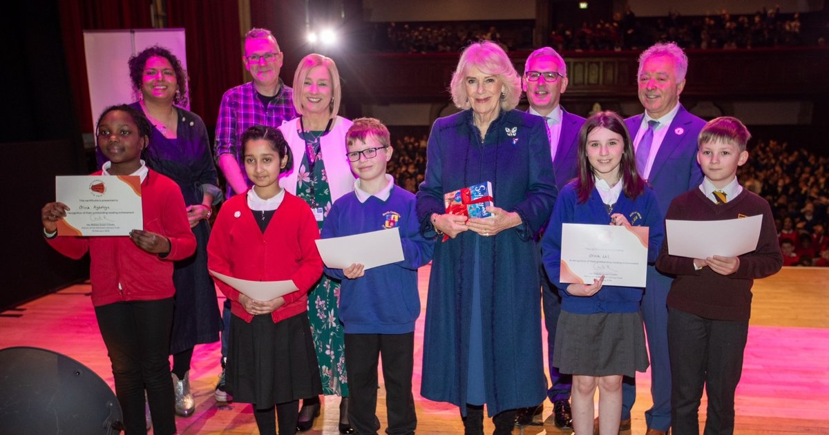 Her Majesty The Queen visits The National Literacy Trust in ...